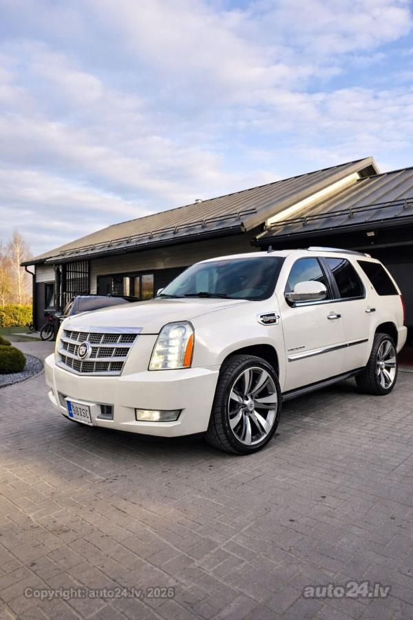 Balts Cadillac Escalade 2010 Tartu, ar dzinēja tilpumu 6.00 L un nobraukumu 316 tūkst. km par 12900 €, foto 1 vietnē AUTOMOTO.COM.LV