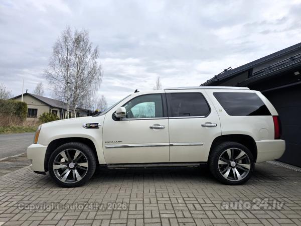 Balts Cadillac Escalade 2010 Tartu, ar dzinēja tilpumu 6.00 L un nobraukumu 316 tūkst. km par 12900 €, foto 7 vietnē AUTOMOTO.COM.LV
