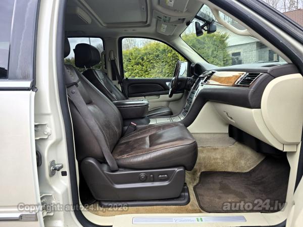 Balts Cadillac Escalade 2010 Tartu, ar dzinēja tilpumu 6.00 L un nobraukumu 316 tūkst. km par 12900 €, foto 9 vietnē AUTOMOTO.COM.LV