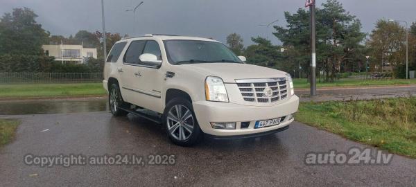 White Cadillac Escalade 2014 in Tallinn, with an engine capacity of 6.20 L and mileage of 206 thousand km for 21990 €, photo 1 on AUTOMOTO.COM.LV