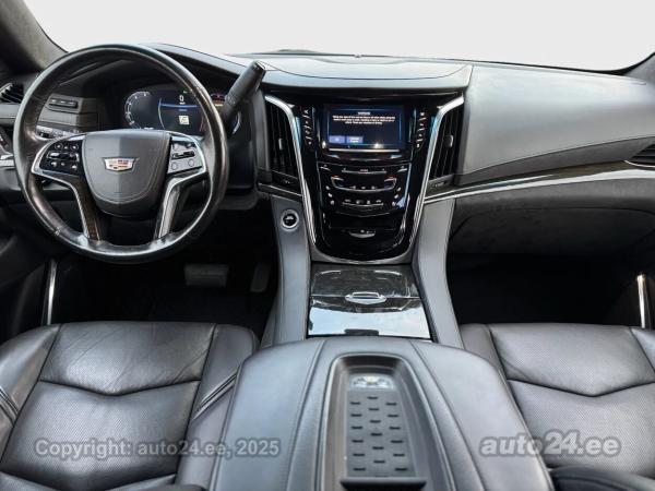 Balts Cadillac Escalade 2016 Tallina, ar dzinēja tilpumu 6.20 L un nobraukumu 96 tūkst. km par 44750 €, foto 11 vietnē AUTOMOTO.COM.LV