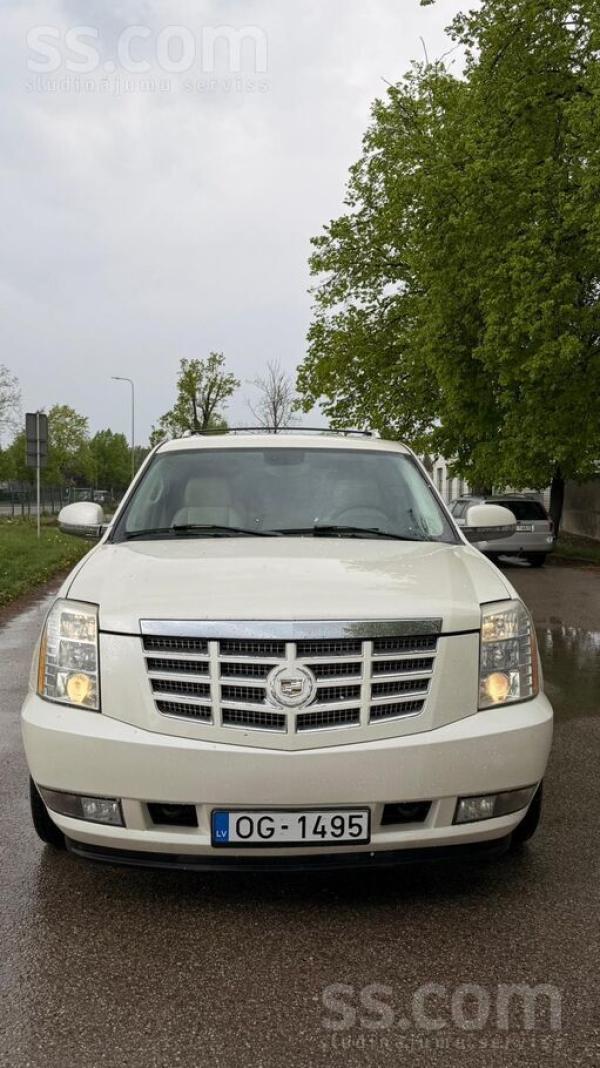 Balts Cadillac Escalade 2007 Jelgava, ar dzinēja tilpumu 6.20 L un nobraukumu 255 tūkst. km par 9400 €, foto 2 vietnē AUTOMOTO.COM.LV