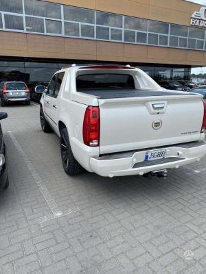 White Cadillac Escalade 2013 in Kaunas, with an engine capacity of 6.20 L and mileage of 250 thousand km for 9680 €, photo 4 on AUTOMOTO.COM.LV