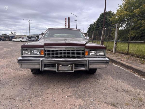 Brūns Cadillac Fleetwood 1978 Klaipėda, ar dzinēja tilpumu 7.00 L un nobraukumu 121 tūkst. km par 12500 €, foto 2 vietnē AUTOMOTO.COM.LV