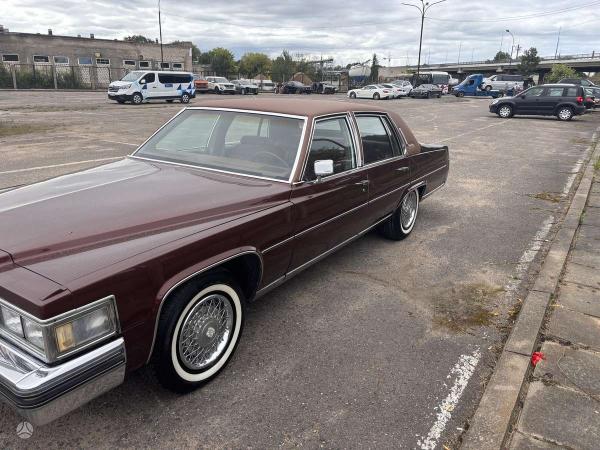 Brūns Cadillac Fleetwood 1978 Klaipėda, ar dzinēja tilpumu 7.00 L un nobraukumu 121 tūkst. km par 12500 €, foto 5 vietnē AUTOMOTO.COM.LV
