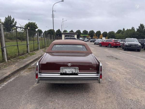 Brūns Cadillac Fleetwood 1978 Klaipėda, ar dzinēja tilpumu 7.00 L un nobraukumu 121 tūkst. km par 12500 €, foto 7 vietnē AUTOMOTO.COM.LV
