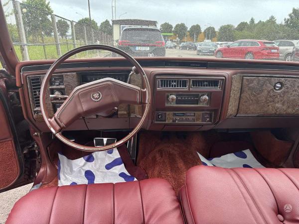 Brūns Cadillac Fleetwood 1978 Klaipėda, ar dzinēja tilpumu 7.00 L un nobraukumu 121 tūkst. km par 12500 €, foto 10 vietnē AUTOMOTO.COM.LV