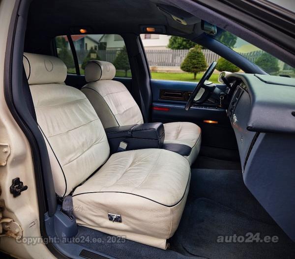 Balts Cadillac Fleetwood 1994 Tallina, ar dzinēja tilpumu 5.70 L un nobraukumu 263 tūkst. km par 6800 €, foto 11 vietnē AUTOMOTO.COM.LV