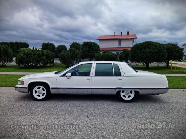 Balts Cadillac Fleetwood 1994 Tallina, ar dzinēja tilpumu 5.70 L un nobraukumu 263 tūkst. km par 6500 €, foto 3 vietnē AUTOMOTO.COM.LV