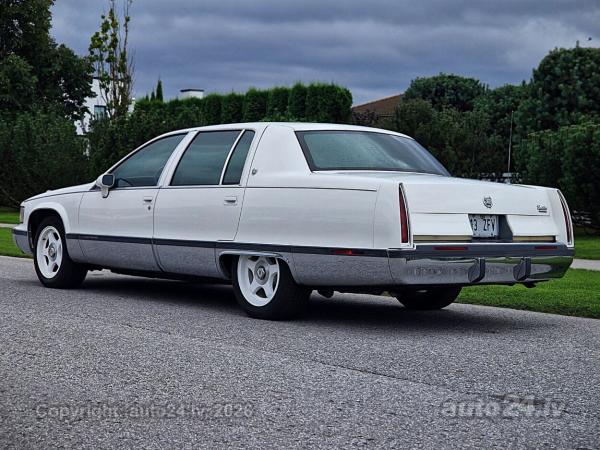 Balts Cadillac Fleetwood 1994 Tallina, ar dzinēja tilpumu 5.70 L un nobraukumu 263 tūkst. km par 6500 €, foto 4 vietnē AUTOMOTO.COM.LV