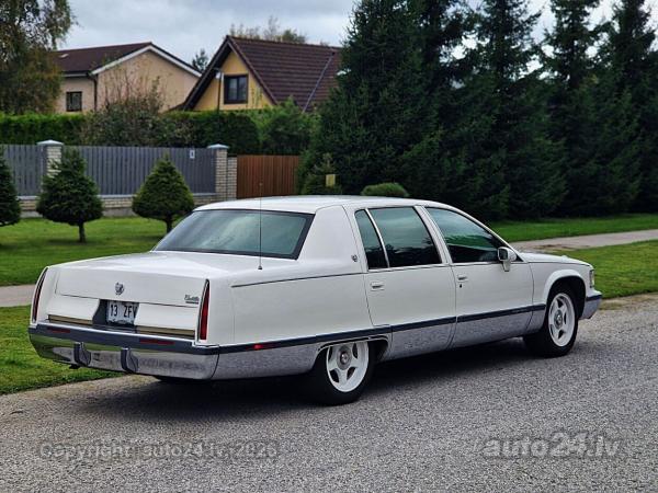 Balts Cadillac Fleetwood 1994 Tallina, ar dzinēja tilpumu 5.70 L un nobraukumu 263 tūkst. km par 6500 €, foto 5 vietnē AUTOMOTO.COM.LV