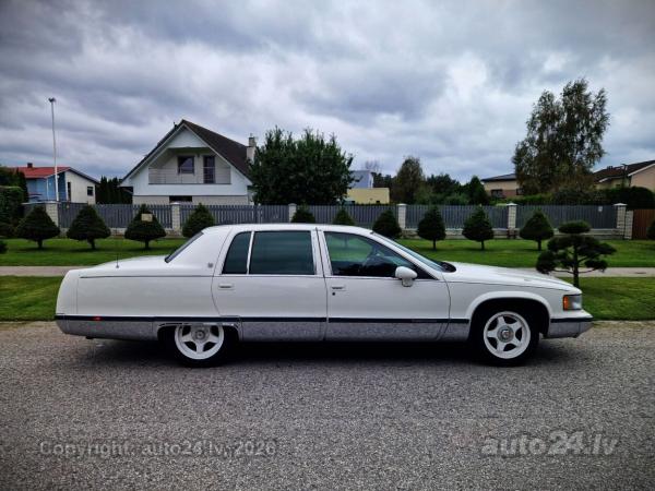 Balts Cadillac Fleetwood 1994 Tallina, ar dzinēja tilpumu 5.70 L un nobraukumu 263 tūkst. km par 6500 €, foto 7 vietnē AUTOMOTO.COM.LV