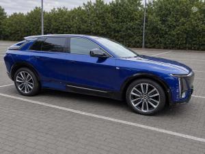 Zils Cadillac Lyriq 2024 Utena, ar dzinēja tilpumu 0.00 L un nobraukumu 25 tūkst. km par 25410 €, foto  vietnē AUTOMOTO.COM.LV
