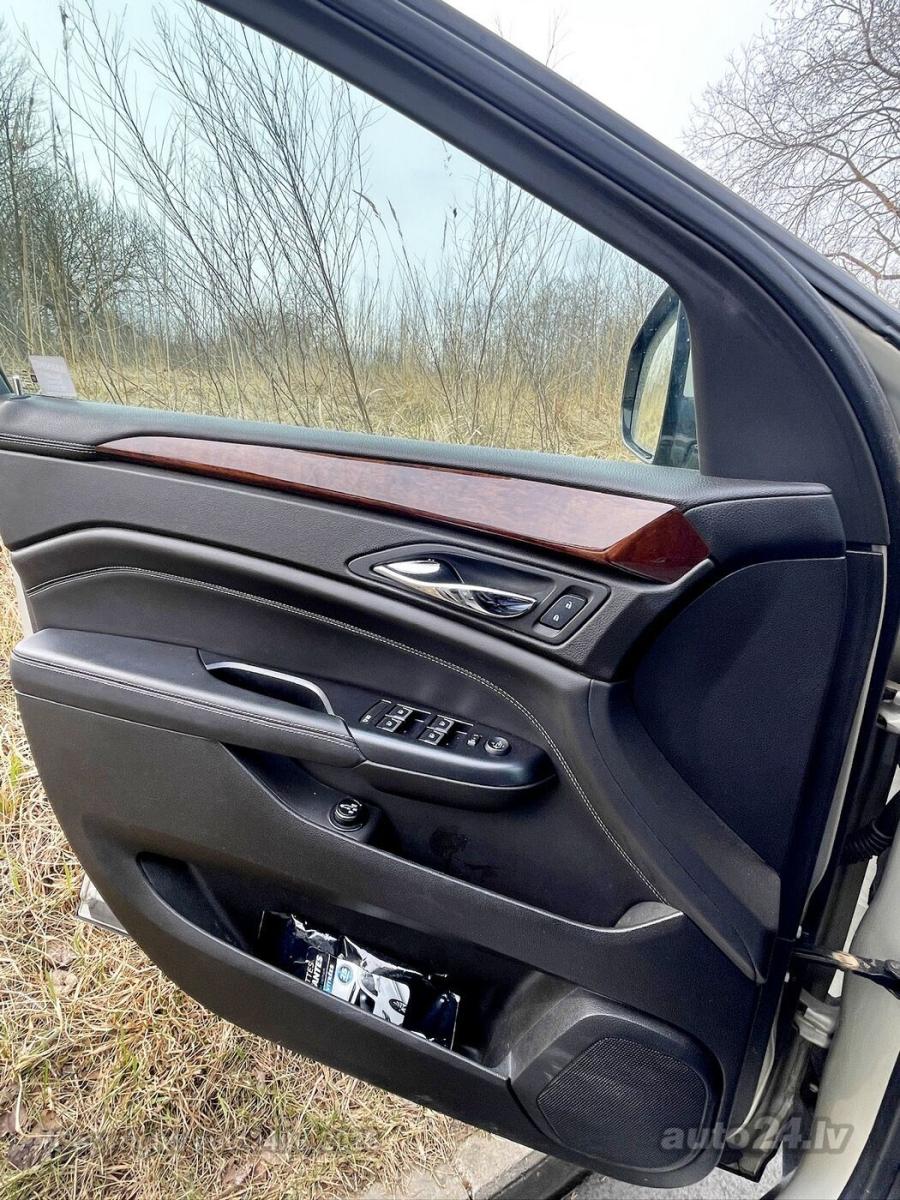 Beige Cadillac SRX 2015 in Tallinn, with an engine capacity of 3.60 L and mileage of 194 thousand km for 9300 €, photo 13 on AUTOMOTO.COM.LV