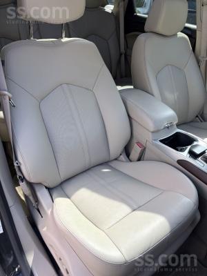 Black Cadillac SRX 2013 in Riga, with an engine capacity of 3.00 L and mileage of 137 thousand km for 9990 €, photo 6 on AUTOMOTO.COM.LV