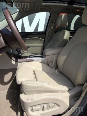 Black Cadillac SRX 2013 in Riga, with an engine capacity of 3.00 L and mileage of 137 thousand km for 9990 €, photo 7 on AUTOMOTO.COM.LV