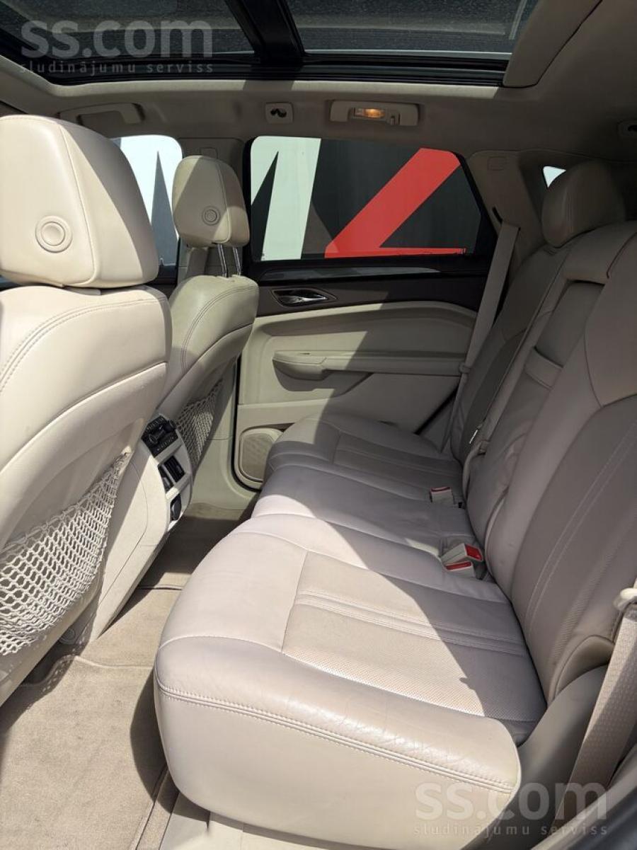 Black Cadillac SRX 2013 in Riga, with an engine capacity of 3.00 L and mileage of 137 thousand km for 9990 €, photo 8 on AUTOMOTO.COM.LV