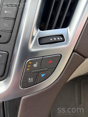 Black Cadillac SRX 2013 in Riga, with an engine capacity of 3.00 L and mileage of 137 thousand km for 9990 €, photo 15 on AUTOMOTO.COM.LV