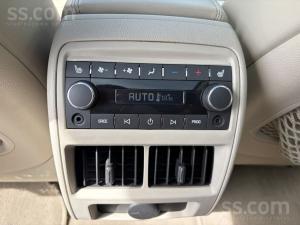 Black Cadillac SRX 2013 in Riga, with an engine capacity of 3.00 L and mileage of 137 thousand km for 9990 €, photo 17 on AUTOMOTO.COM.LV