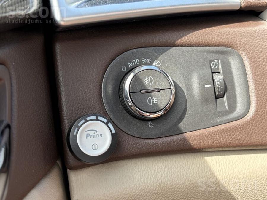 Black Cadillac SRX 2013 in Riga, with an engine capacity of 3.00 L and mileage of 137 thousand km for 9990 €, photo 19 on AUTOMOTO.COM.LV