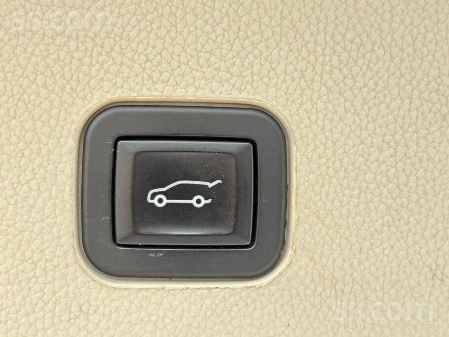 Black Cadillac SRX 2013 in Riga, with an engine capacity of 3.00 L and mileage of 137 thousand km for 9990 €, photo 27 on AUTOMOTO.COM.LV