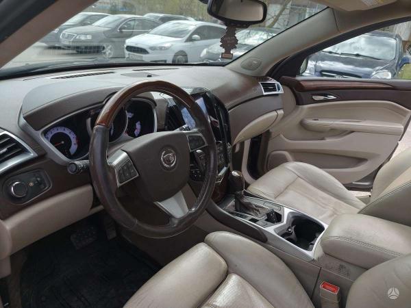 Brown Cadillac SRX 2011 in Vilnius, with an engine capacity of 2.99 L and mileage of 331 thousand km for 4000 €, photo 6 on AUTOMOTO.COM.LV
