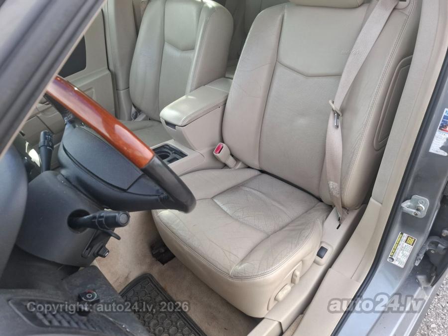 Grey Cadillac SRX 2007 in Tartu, with an engine capacity of 3.60 L and mileage of 225 thousand km for 1999 €, photo 13 on AUTOMOTO.COM.LV