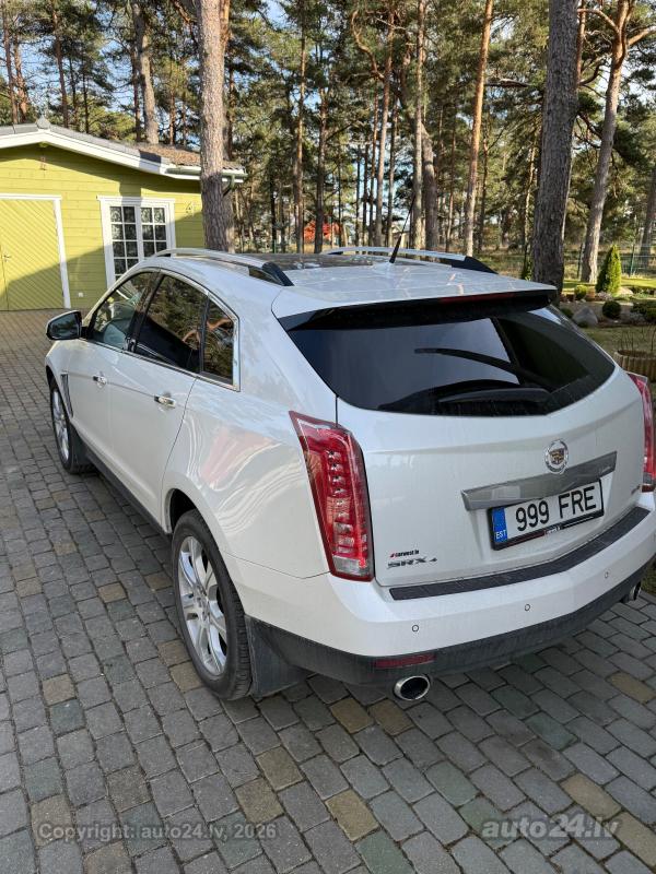 White Cadillac SRX 2013 in Tallinn, with an engine capacity of 3.60 L and mileage of 98 thousand km for 17500 €, photo 3 on AUTOMOTO.COM.LV