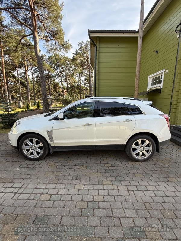 White Cadillac SRX 2013 in Tallinn, with an engine capacity of 3.60 L and mileage of 98 thousand km for 17500 €, photo 4 on AUTOMOTO.COM.LV