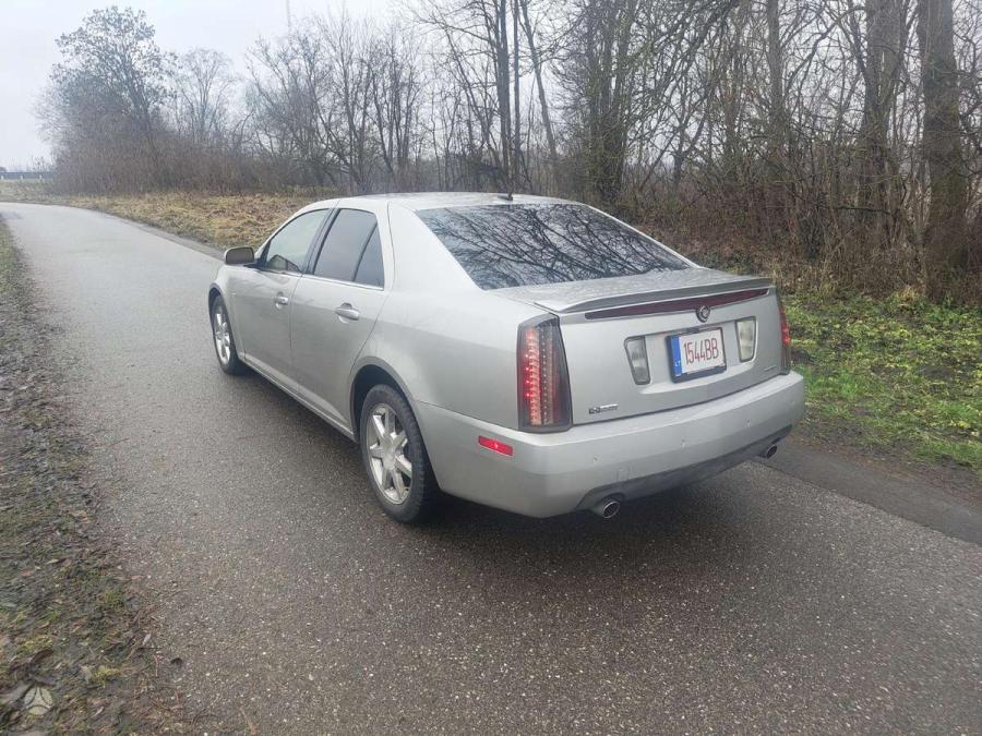 Grey Cadillac STS 2005 in Taurage, with an engine capacity of 4.57 L and mileage of 223 thousand km for 3800 €, photo 3 on AUTOMOTO.COM.LV