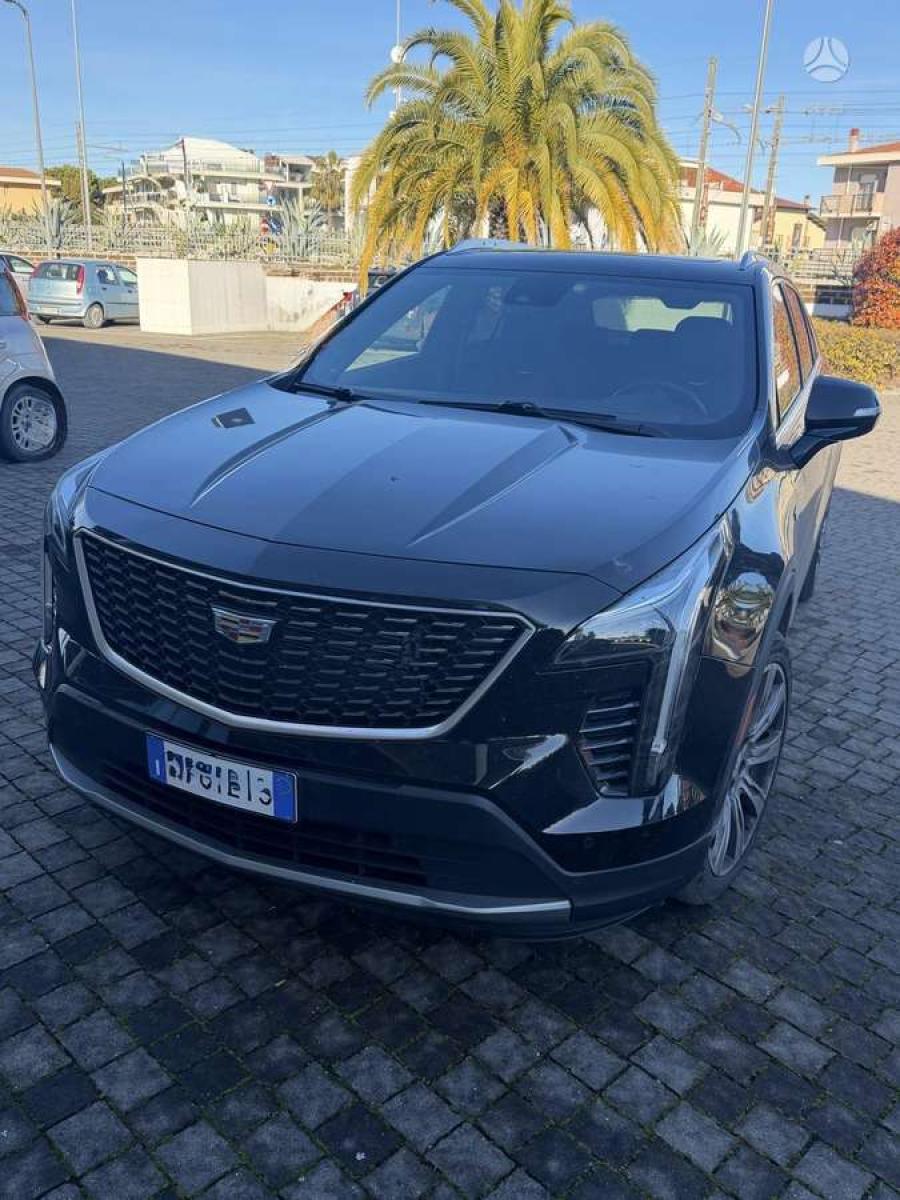 Melns Cadillac XT4 2022 Utena, ar dzinēja tilpumu 2.00 L un nobraukumu 60 tūkst. km par 21300 €, foto 1 vietnē AUTOMOTO.COM.LV
