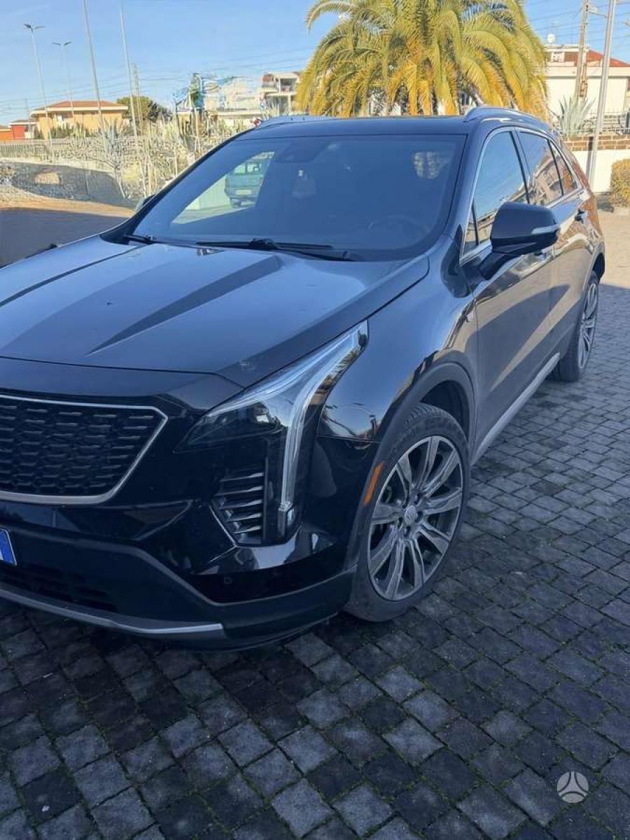 Melns Cadillac XT4 2022 Utena, ar dzinēja tilpumu 2.00 L un nobraukumu 60 tūkst. km par 21300 €, foto 2 vietnē AUTOMOTO.COM.LV