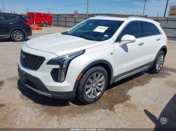 Белый Кадиллак XT4 2019 в Вильнюс, объемом двигателя 2.00 л и пробегом 45 тыс. км за 29300 €, фото 1 на AUTOMOTO.COM.LV