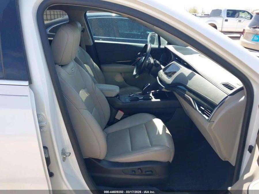 Белый Кадиллак XT4 2019 в Вильнюс, объемом двигателя 2.00 л и пробегом 45 тыс. км за 29300 €, фото 6 на AUTOMOTO.COM.LV