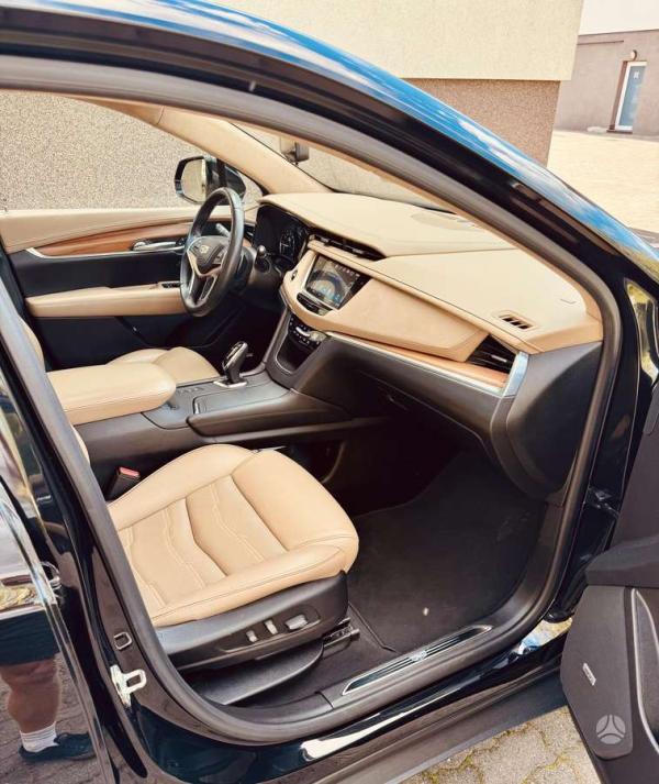 Cadillac XT5 2018 Kaišiadorys vietnē Melns Cadillac XT5 2018 Kaišiadorys, ar dzinēja tilpumu 3.65 L un nobraukumu 130 tūkst. km par 12880 €, foto 7 vietnē AUTOMOTO.COM.LV