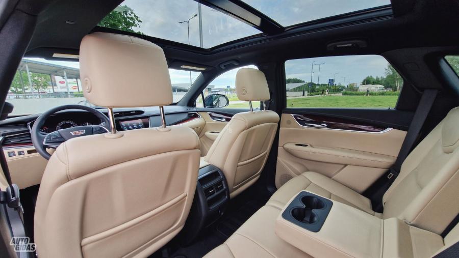 Brown Cadillac XT5 2017 in Vilnius, with an engine capacity of 3.60 L and mileage of 98 thousand km for 20900 €, photo 8 on AUTOMOTO.COM.LV
