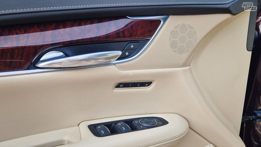 Brown Cadillac XT5 2017 in Vilnius, with an engine capacity of 3.60 L and mileage of 98 thousand km for 20900 €, photo 12 on AUTOMOTO.COM.LV