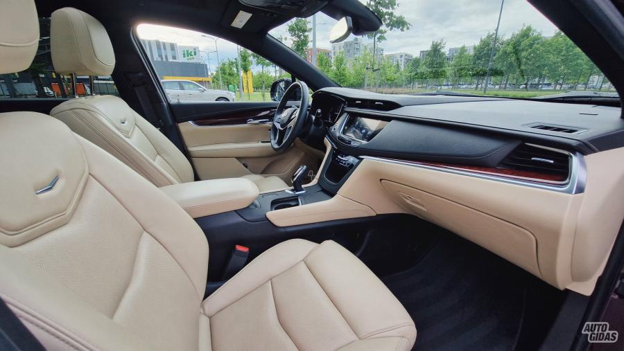 Brown Cadillac XT5 2017 in Vilnius, with an engine capacity of 3.60 L and mileage of 98 thousand km for 20900 €, photo 13 on AUTOMOTO.COM.LV