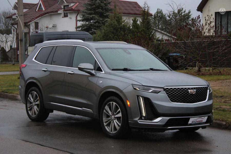 Grey Cadillac XT6 2022 in Vilnius, with an engine capacity of 3.60 L and mileage of 126 thousand km for 28900 €, photo 3 on AUTOMOTO.COM.LV