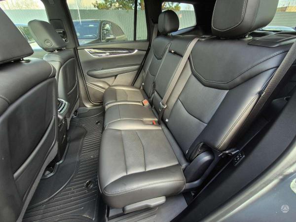 Pelēks Cadillac XT6 2022 Viļņa, ar dzinēja tilpumu 3.60 L un nobraukumu 126 tūkst. km par 27900 €, foto 9 vietnē AUTOMOTO.COM.LV