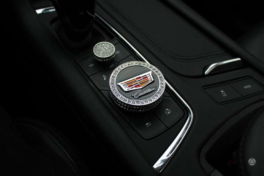 Серый Кадиллак XT6 2022 в Вильнюс, объемом двигателя 3.60 л и пробегом 130 тыс. км за 27900 €, фото 24 на AUTOMOTO.COM.LV