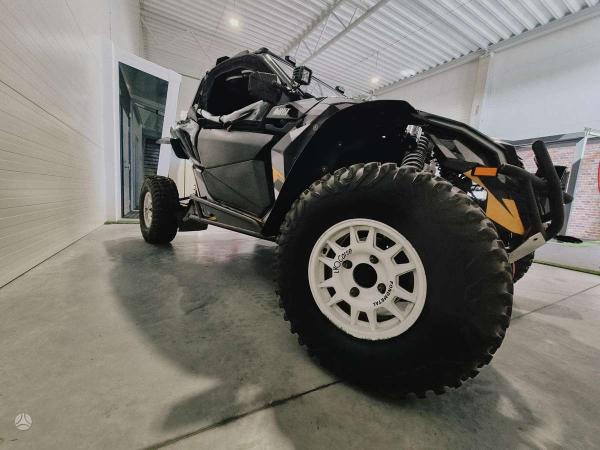 Черный Can-Am Maverick 2017 в Клайпеда, объемом двигателя 0.90 л и пробегом 9 тыс. км за 25900 €, фото 2 на AUTOMOTO.COM.LV