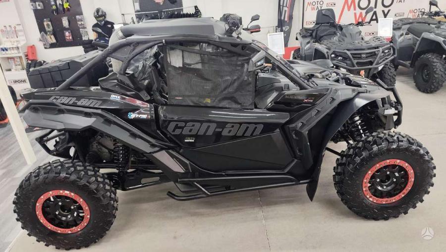Black Can-Am Maverick 2019 in Taurage, with an engine capacity of 0.90 L and mileage of 5 thousand km for 18500 €, photo 3 on AUTOMOTO.COM.LV