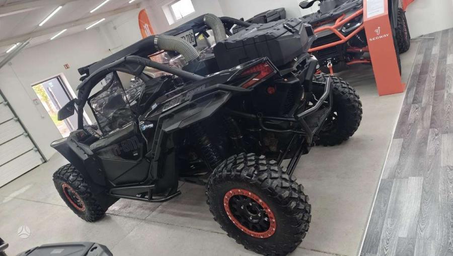 Black Can-Am Maverick 2019 in Taurage, with an engine capacity of 0.90 L and mileage of 5 thousand km for 18500 €, photo 6 on AUTOMOTO.COM.LV