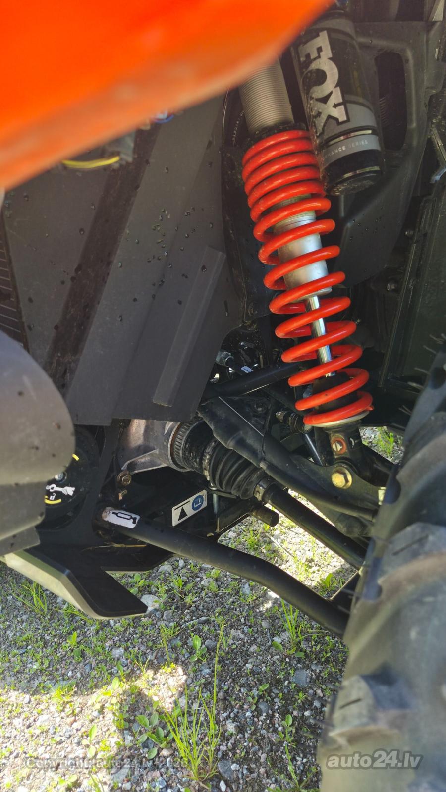 Melns Can-Am Outlander 2020 Tallina, ar dzinēja tilpumu 1.00 L un nobraukumu 0 tūkst. km par 12200 €, foto 10 vietnē AUTOMOTO.COM.LV