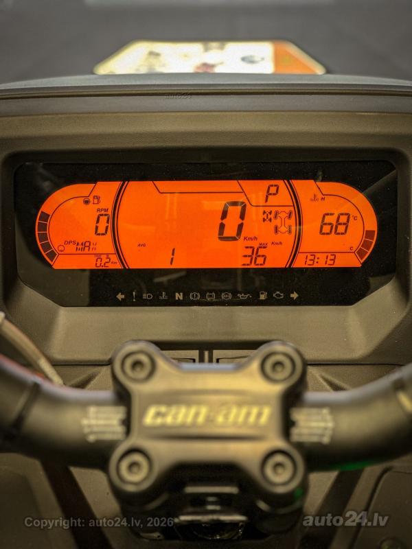 Melns Can-Am Outlander 2026 Tallina, ar dzinēja tilpumu 1.00 L un nobraukumu 0 tūkst. km par 24190 €, foto 7 vietnē AUTOMOTO.COM.LV