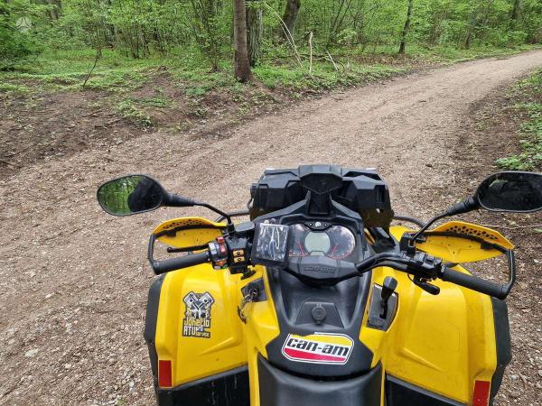 Yellow Can-Am Outlander Max 2016 in Kaunas, with an engine capacity of 0.80 L and mileage of 15 thousand km for 8250 €, photo 7 on AUTOMOTO.COM.LV