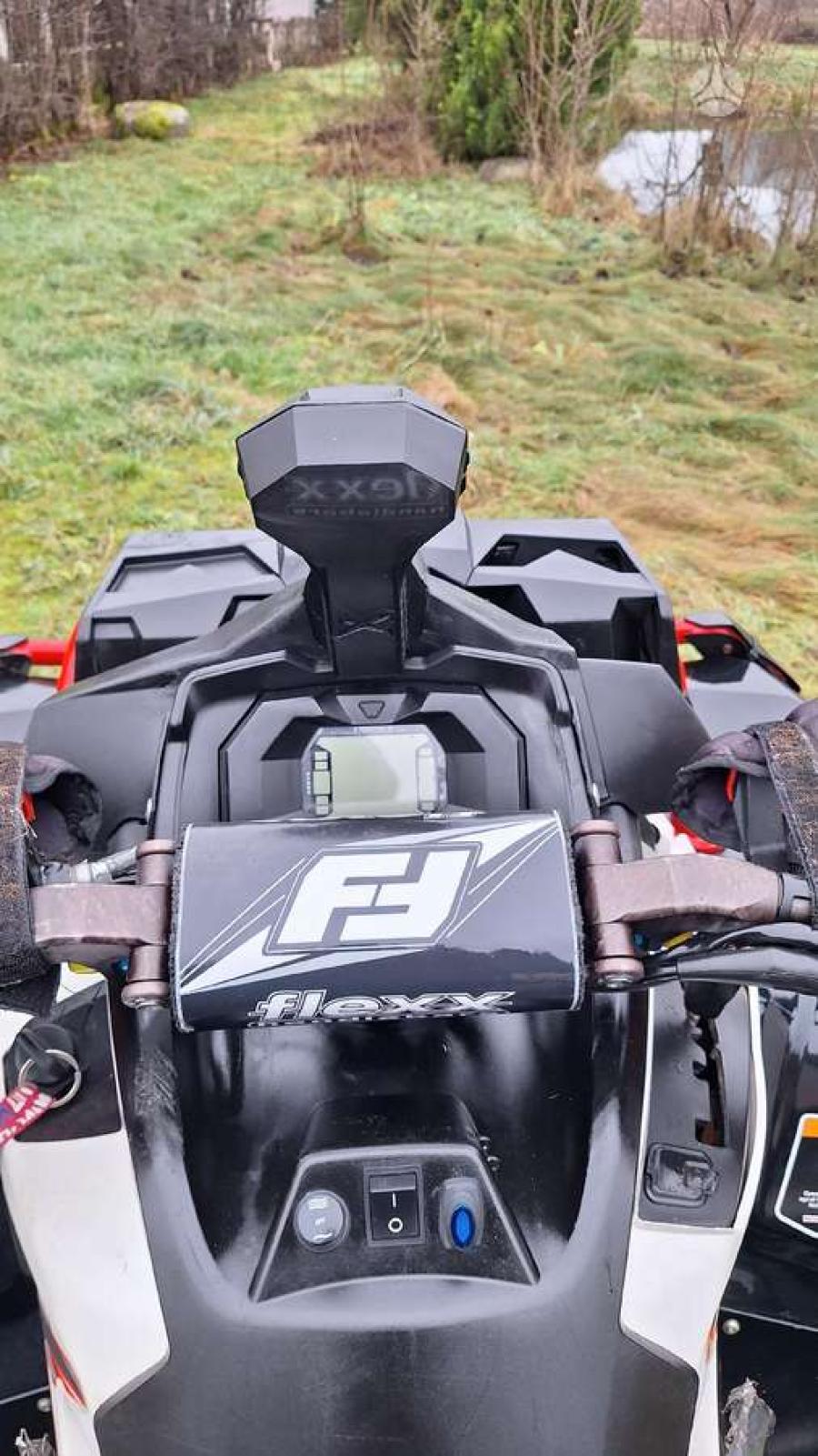 Can-Am Outlander 2016 Telšiai, ar dzinēja tilpumu 1.00 L un nobraukumu 3 tūkst. km par 10500 €, foto 7 vietnē AUTOMOTO.COM.LV