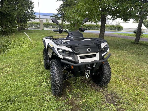 Can-Am Outlander 2026 in Kaunas on AUTOMOTO.COM.LV White Can-Am Outlander 2026 in Kaunas, with an engine capacity of 0.00 L and mileage of 0 thousand km for 15390 €, photo 1 on AUTOMOTO.COM.LV