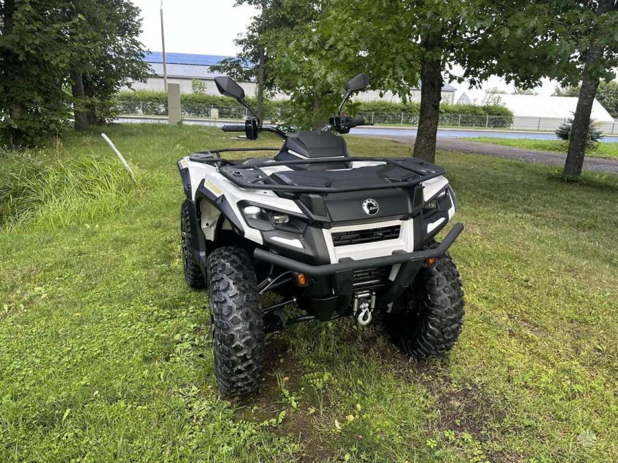 White Can-Am Outlander 2026 in Kaunas, with an engine capacity of 0.00 L and mileage of 0 thousand km for 15390 €, photo 1 on AUTOMOTO.COM.LV